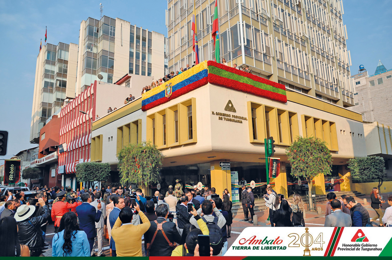 Izada De Banderas En El 204º Aniversario De Independencia De Ambato ...